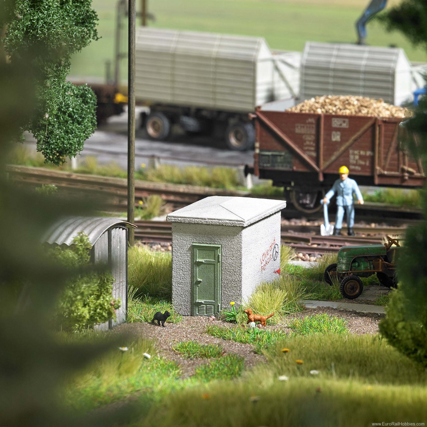 Busch 1628 HO Square signalling substation (Kit)