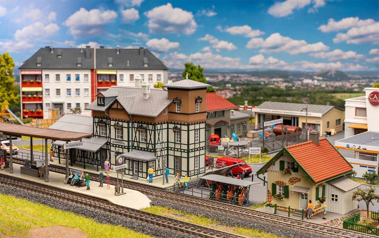 Faller 190085 HO Promotional set Sonneberg Railway Station