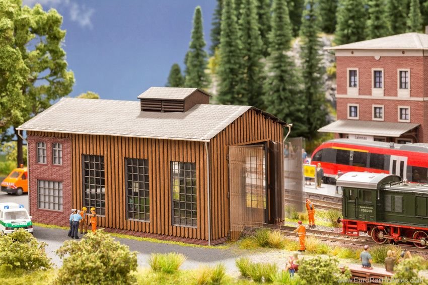Noch 66201 HO Small Engine Shed With Micro-Motion