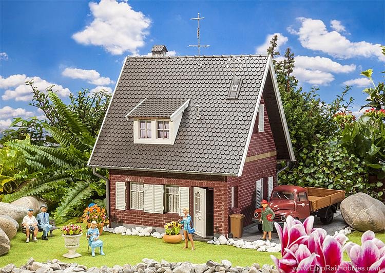 Pola 331049 G Clinker built house