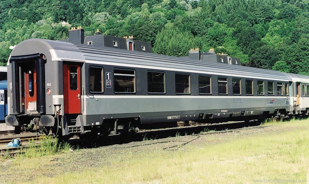 Roco 45746 HO 1st/2nd class Corail passenger carriage,