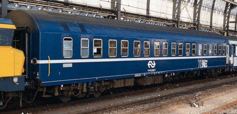 Roco 64759 HO Sleeper car T2S of the NS