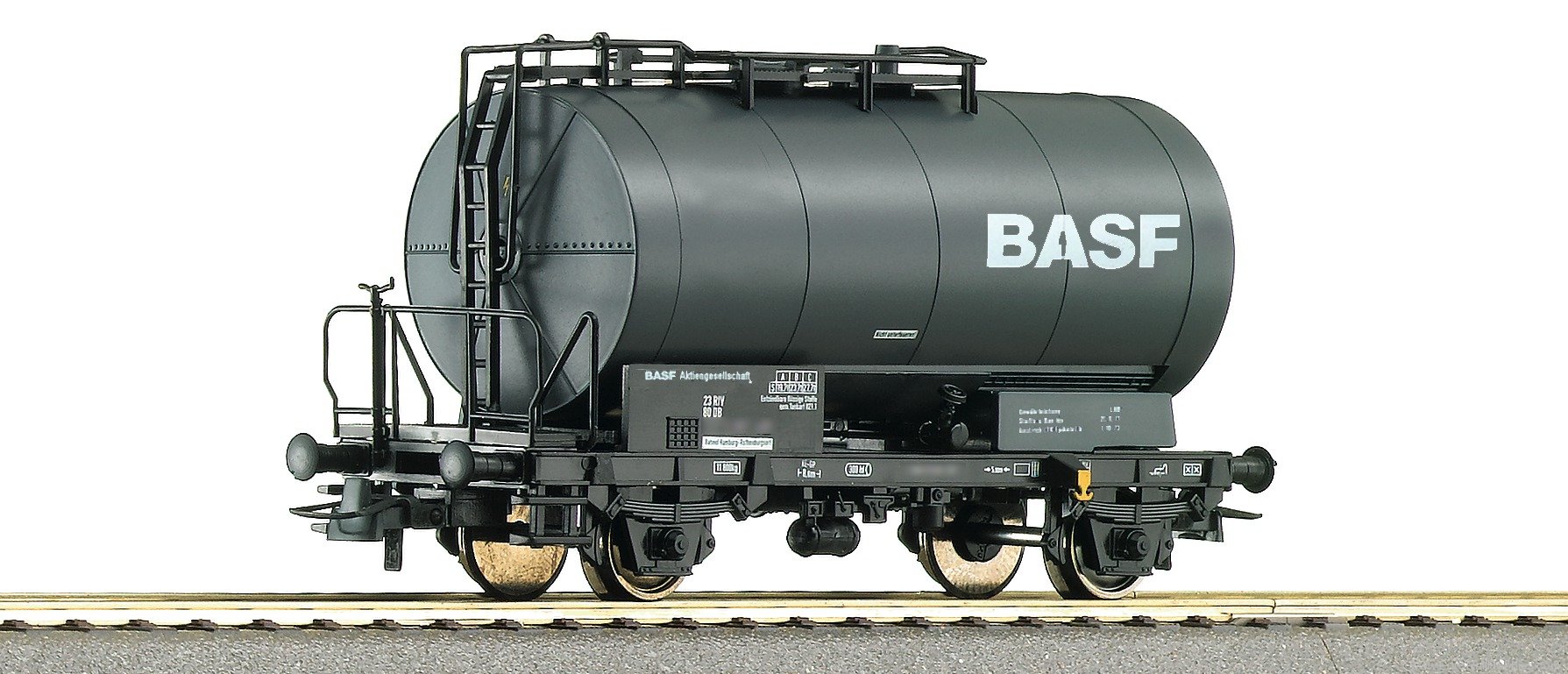 Roco 67457 HO Tank wagon, BASF