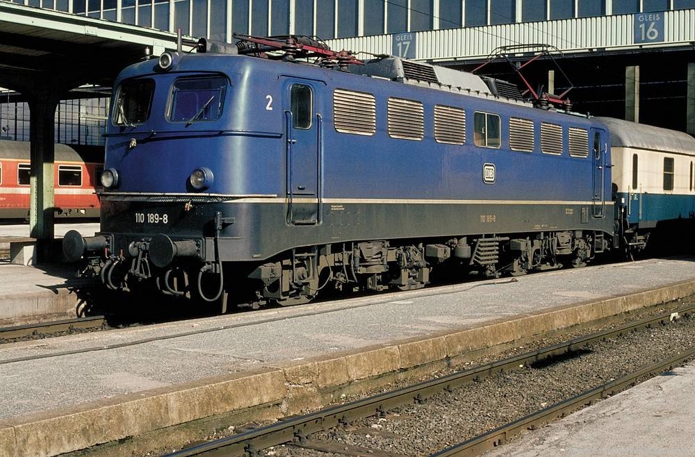 Roco 68350 HO DB Electric locomotive class 110.1,