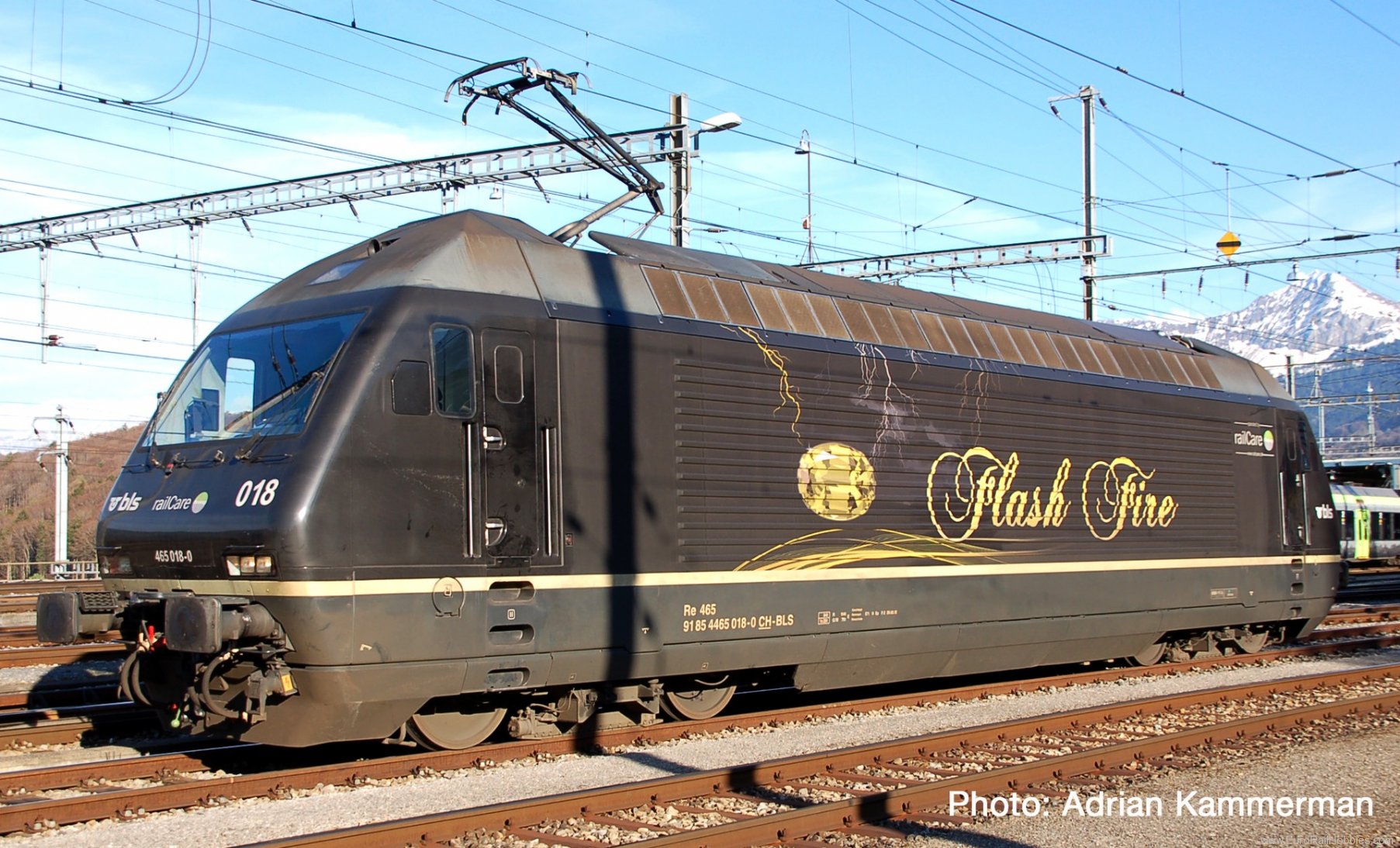 Roco 73272 HO Electric Locomotive 465 018 Flash Fire,