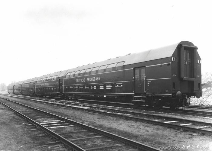 Piko 53180 HO Bi-Level Articulated 5-Unit Train DR